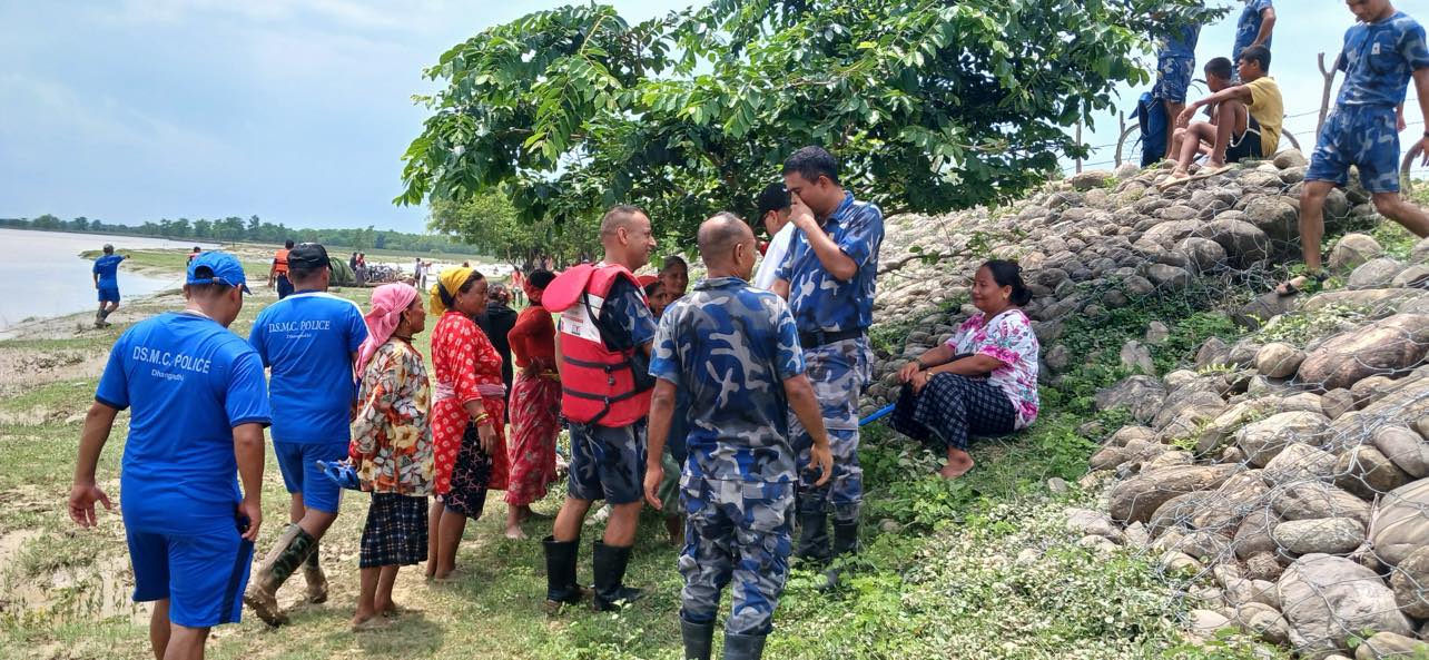 APF rescues 25 stranded in Mohana River flood « Khabarhub